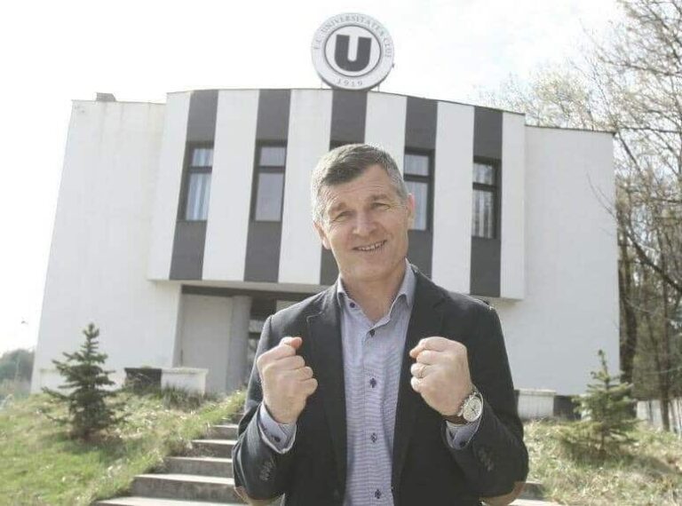 Ziua „Moțului”. Ioan Ovidiu Sabău, antrenorul Universității Cluj, a ... Ziua „Moțului”. Ioan Ovidiu Sabău, antrenorul Universității Cluj, a ...