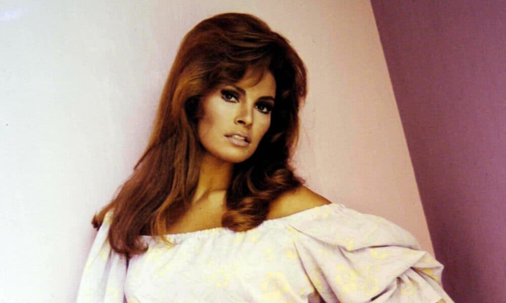 Raquel Welch, actrița devenită un simbol al frumuseții în anii ‘60, a ...