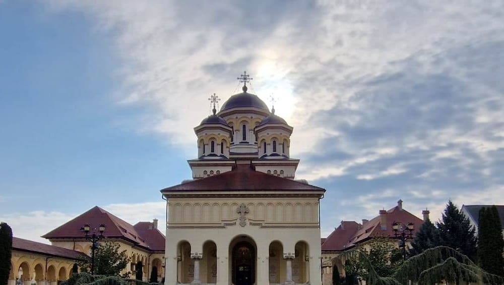 8 noiembrie – Sfinții Mihail și Gavril: semnificațiile sărbătorii ...