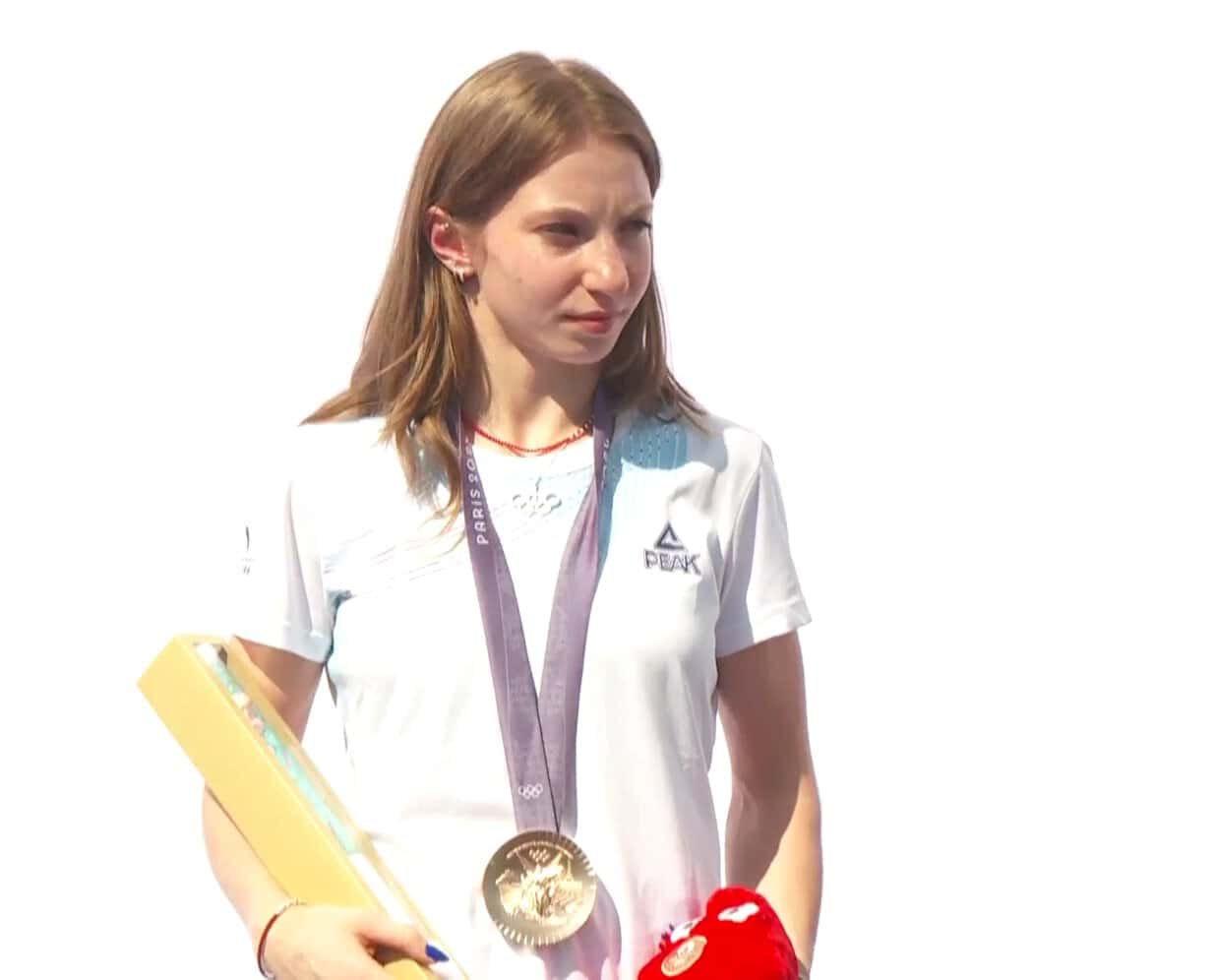 VIDEO. Ana Bărbosu a primit medalia de bronz câştigată la Paris în urma ...