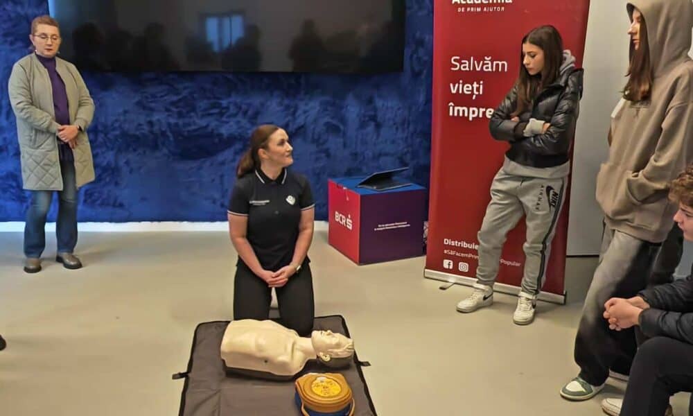 VIDEO FOTO. Elevii clujeni învață să acorde primul ajutor: masaj ...