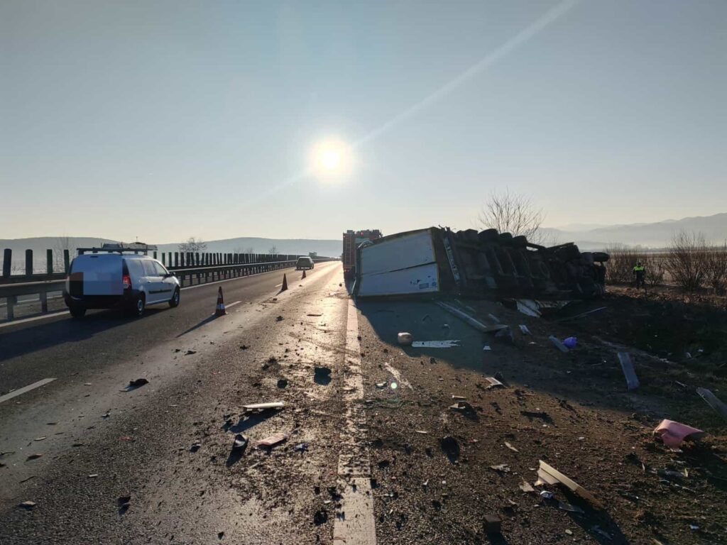 FOTO: ACCIDENT GRAV pe Autostrada A1, Sebeș – Sibiu. Două persoane ...