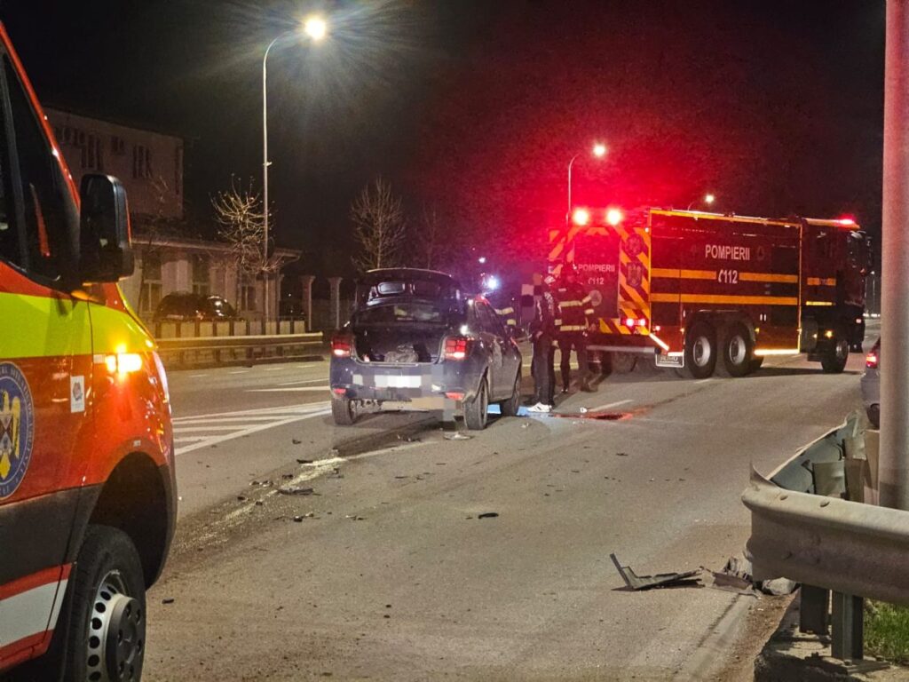 FOTO ACCIDENT RUTIER în Alba Iulia: Două mașini s-au ciocnit - Romania24.ro